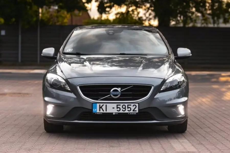 Pelēks Volvo V40 2015 Jelgava, ar dzinēja tilpumu 2.00 L un nobraukumu 177 tūkst. km par 10900 €, foto 4 vietnē AUTOMOTO.COM.LV