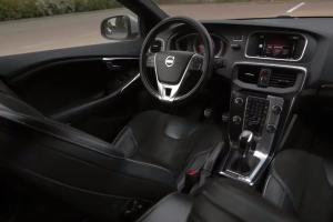 Pelēks Volvo V40 2015 Jelgava, ar dzinēja tilpumu 2.00 L un nobraukumu 177 tūkst. km par 10900 €, foto 9 vietnē AUTOMOTO.COM.LV