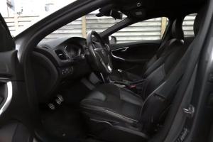 Pelēks Volvo V40 2015 Jelgava, ar dzinēja tilpumu 2.00 L un nobraukumu 177 tūkst. km par 10900 €, foto 10 vietnē AUTOMOTO.COM.LV