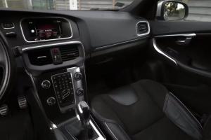 Pelēks Volvo V40 2015 Jelgava, ar dzinēja tilpumu 2.00 L un nobraukumu 177 tūkst. km par 10900 €, foto 11 vietnē AUTOMOTO.COM.LV