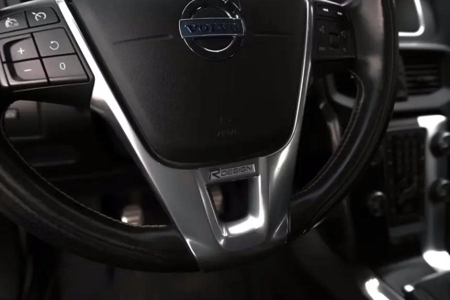 Pelēks Volvo V40 2015 Jelgava, ar dzinēja tilpumu 2.00 L un nobraukumu 177 tūkst. km par 10900 €, foto 13 vietnē AUTOMOTO.COM.LV