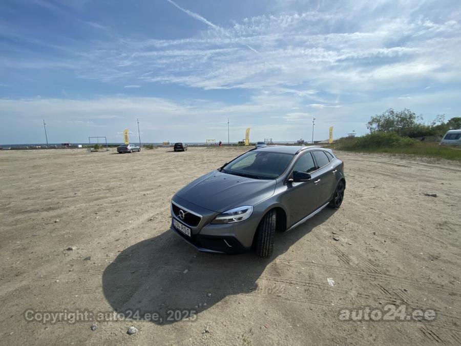 Grey Volvo V40 2016 in Tallinn, with an engine capacity of 2.00 L and mileage of 114 thousand km for 14980 €, photo 6 on AUTOMOTO.COM.LV