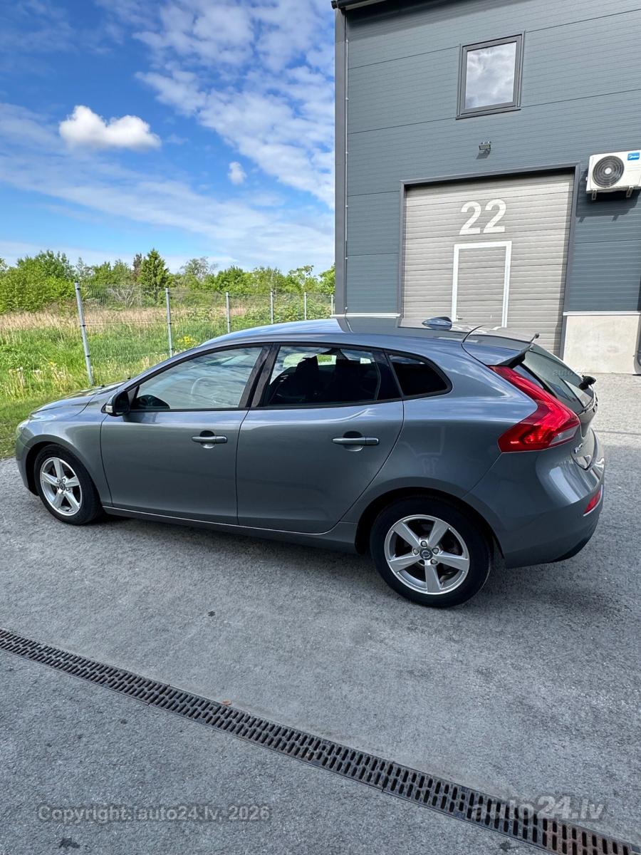 Grey Volvo V40 2016 in Tallinn, with an engine capacity of 1.50 L and mileage of 174 thousand km for 7990 €, photo 4 on AUTOMOTO.COM.LV