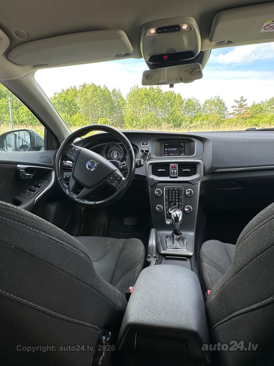 Grey Volvo V40 2016 in Tallinn, with an engine capacity of 1.50 L and mileage of 174 thousand km for 7990 €, photo 7 on AUTOMOTO.COM.LV