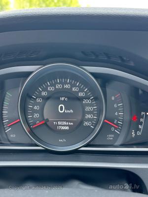 Grey Volvo V40 2016 in Tallinn, with an engine capacity of 1.50 L and mileage of 174 thousand km for 7990 €, photo 11 on AUTOMOTO.COM.LV