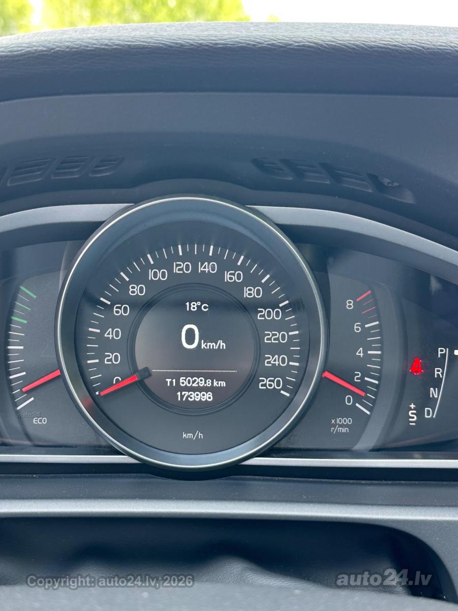 Grey Volvo V40 2016 in Tallinn, with an engine capacity of 1.50 L and mileage of 174 thousand km for 7990 €, photo 11 on AUTOMOTO.COM.LV
