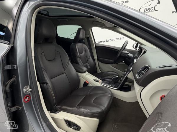 Grey Volvo V40 2016 in Avizieniai, with an engine capacity of 2.00 L and mileage of 62 thousand km for 11500 €, photo 7 on AUTOMOTO.COM.LV