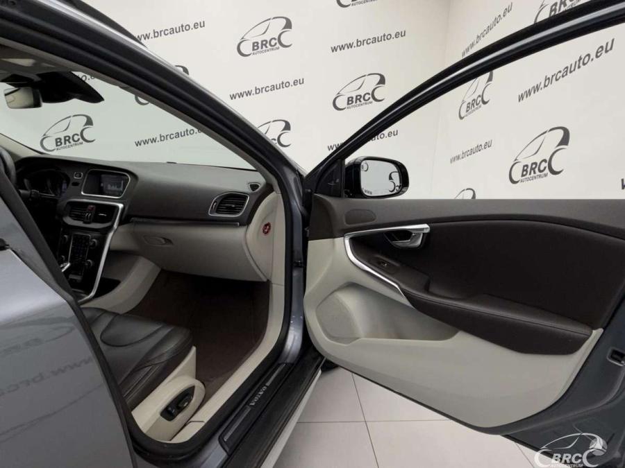 Grey Volvo V40 2016 in Vilnius, with an engine capacity of 1.97 L and mileage of 62 thousand km for 10900 €, photo 11 on AUTOMOTO.COM.LV