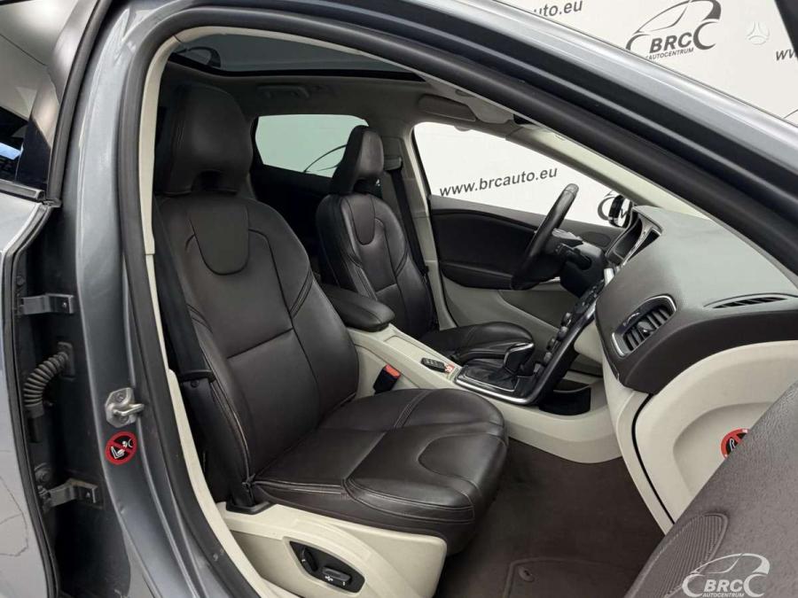 Pelēks Volvo V40 2016 Viļņa, ar dzinēja tilpumu 1.97 L un nobraukumu 62 tūkst. km par 10490 €, foto 9 vietnē AUTOMOTO.COM.LV
