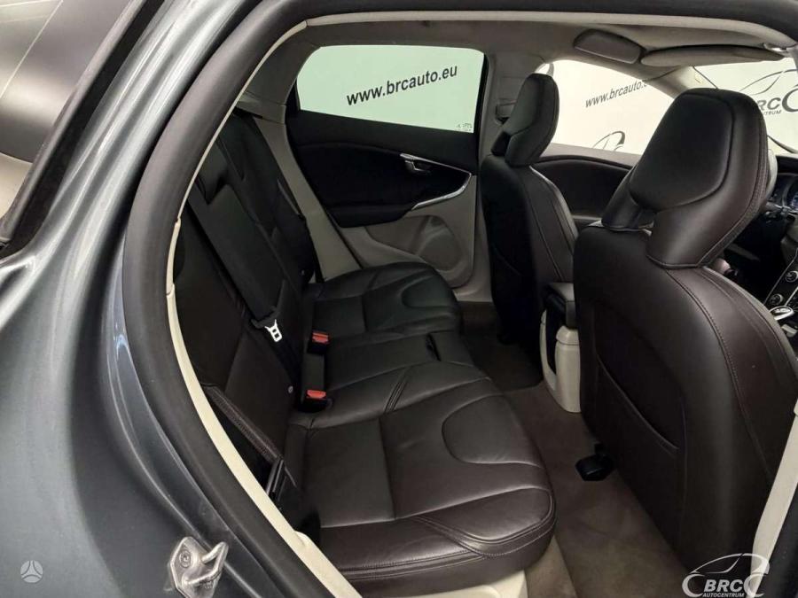 Pelēks Volvo V40 2016 Viļņa, ar dzinēja tilpumu 1.97 L un nobraukumu 62 tūkst. km par 10490 €, foto 13 vietnē AUTOMOTO.COM.LV