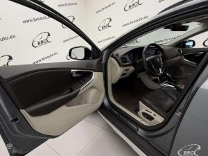 Pelēks Volvo V40 2016 Viļņa, ar dzinēja tilpumu 1.97 L un nobraukumu 62 tūkst. km par 10490 €, foto 21 vietnē AUTOMOTO.COM.LV
