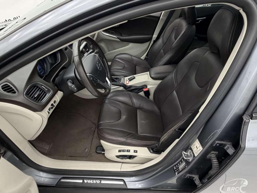 Pelēks Volvo V40 2016 Viļņa, ar dzinēja tilpumu 1.97 L un nobraukumu 62 tūkst. km par 10490 €, foto 23 vietnē AUTOMOTO.COM.LV