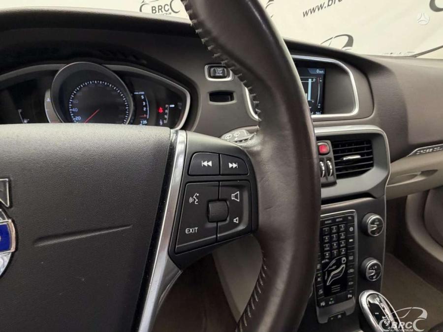 Pelēks Volvo V40 2016 Viļņa, ar dzinēja tilpumu 1.97 L un nobraukumu 62 tūkst. km par 10490 €, foto 32 vietnē AUTOMOTO.COM.LV