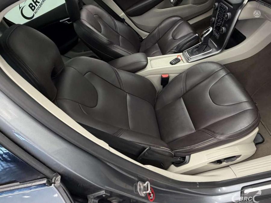 Pelēks Volvo V40 2016 Viļņa, ar dzinēja tilpumu 1.97 L un nobraukumu 62 tūkst. km par 9900 €, foto 7 vietnē AUTOMOTO.COM.LV