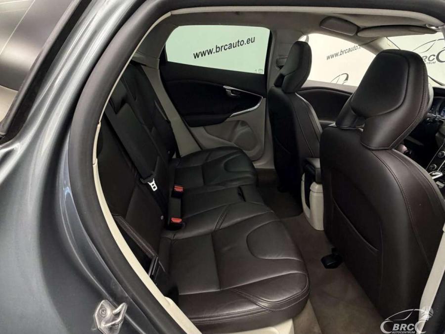 Pelēks Volvo V40 2016 Viļņa, ar dzinēja tilpumu 1.97 L un nobraukumu 62 tūkst. km par 9900 €, foto 13 vietnē AUTOMOTO.COM.LV
