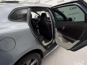 Pelēks Volvo V40 2016 Viļņa, ar dzinēja tilpumu 1.97 L un nobraukumu 62 tūkst. km par 9900 €, foto 15 vietnē AUTOMOTO.COM.LV