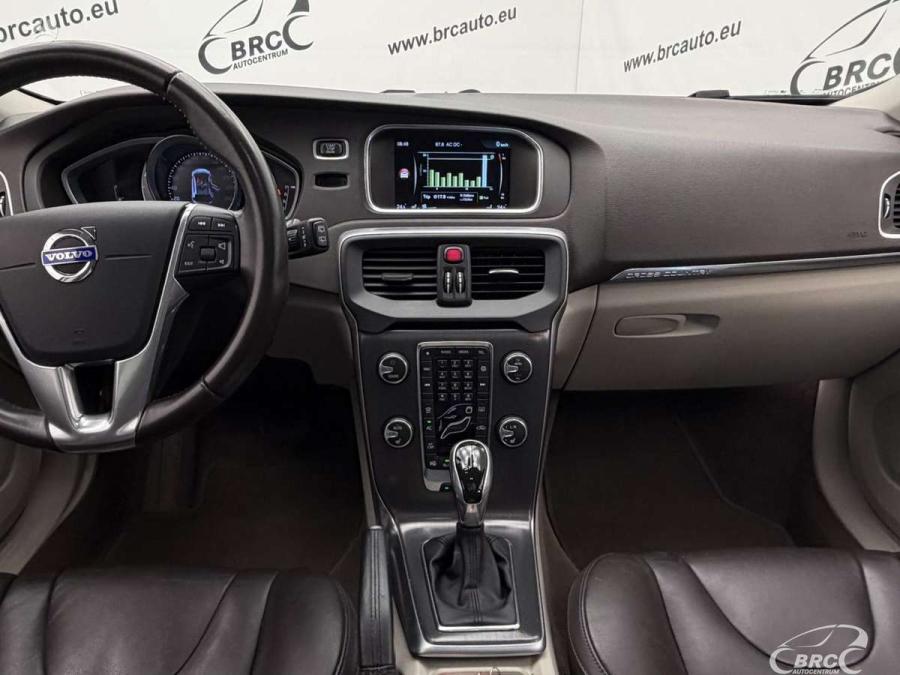 Pelēks Volvo V40 2016 Viļņa, ar dzinēja tilpumu 1.97 L un nobraukumu 62 tūkst. km par 9900 €, foto 17 vietnē AUTOMOTO.COM.LV