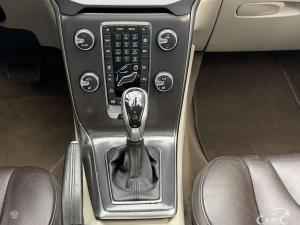 Pelēks Volvo V40 2016 Viļņa, ar dzinēja tilpumu 1.97 L un nobraukumu 62 tūkst. km par 9900 €, foto 19 vietnē AUTOMOTO.COM.LV