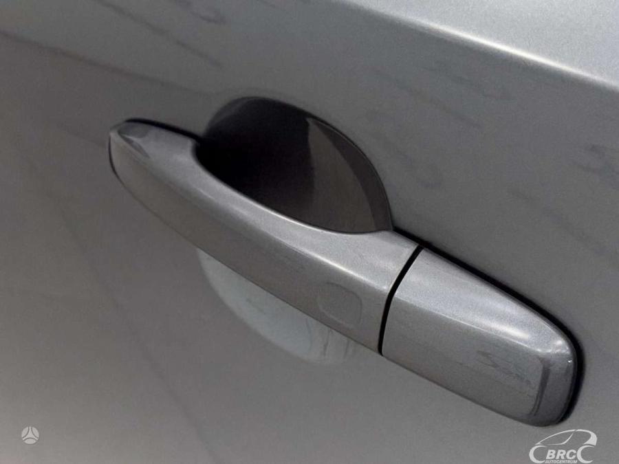 Pelēks Volvo V40 2016 Viļņa, ar dzinēja tilpumu 1.97 L un nobraukumu 62 tūkst. km par 9900 €, foto 20 vietnē AUTOMOTO.COM.LV
