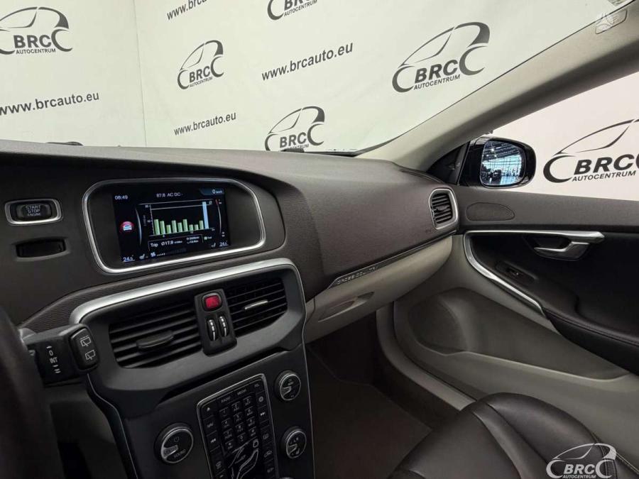 Pelēks Volvo V40 2016 Viļņa, ar dzinēja tilpumu 1.97 L un nobraukumu 62 tūkst. km par 9900 €, foto 29 vietnē AUTOMOTO.COM.LV