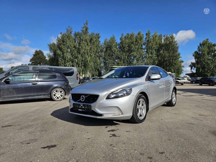 Pelēks Volvo V40 2016 Ukmergė, ar dzinēja tilpumu 1.97 L un nobraukumu 205 tūkst. km par 6150 €, foto 1 vietnē AUTOMOTO.COM.LV
