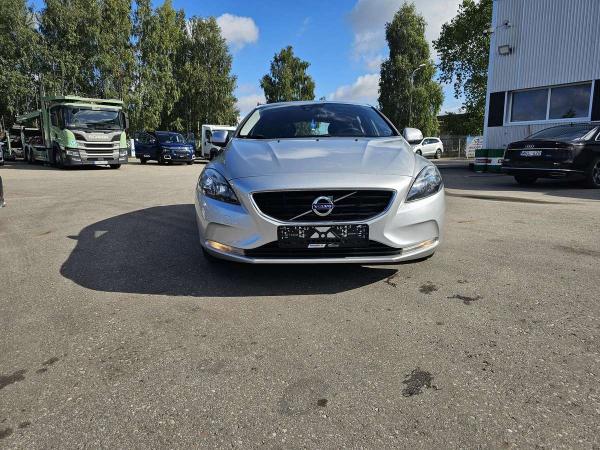 Pelēks Volvo V40 2016 Ukmergė, ar dzinēja tilpumu 1.97 L un nobraukumu 205 tūkst. km par 6150 €, foto 3 vietnē AUTOMOTO.COM.LV