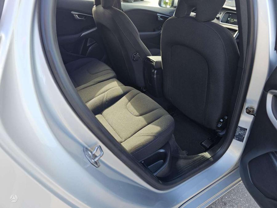 Pelēks Volvo V40 2016 Ukmergė, ar dzinēja tilpumu 1.97 L un nobraukumu 205 tūkst. km par 6150 €, foto 12 vietnē AUTOMOTO.COM.LV
