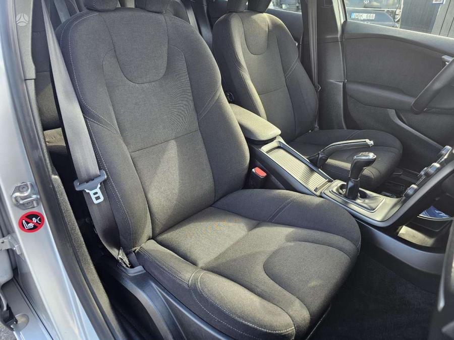 Pelēks Volvo V40 2016 Ukmergė, ar dzinēja tilpumu 1.97 L un nobraukumu 205 tūkst. km par 6150 €, foto 15 vietnē AUTOMOTO.COM.LV