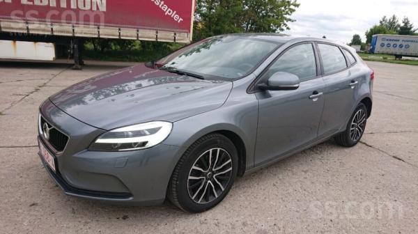 Pelēks Volvo V40 2017 Rīga, ar dzinēja tilpumu 2.00 L un nobraukumu 235 tūkst. km par 9950 €, foto 1 vietnē AUTOMOTO.COM.LV