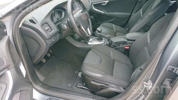 Pelēks Volvo V40 2017 Rīga, ar dzinēja tilpumu 2.00 L un nobraukumu 235 tūkst. km par 9950 €, foto 8 vietnē AUTOMOTO.COM.LV