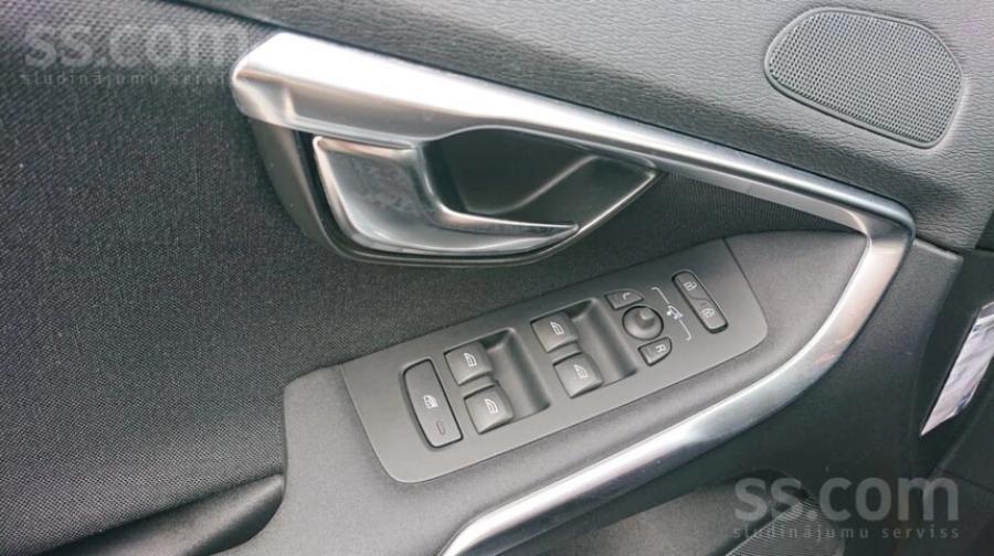 Pelēks Volvo V40 2017 Rīga, ar dzinēja tilpumu 2.00 L un nobraukumu 235 tūkst. km par 9950 €, foto 8 vietnē AUTOMOTO.COM.LV
