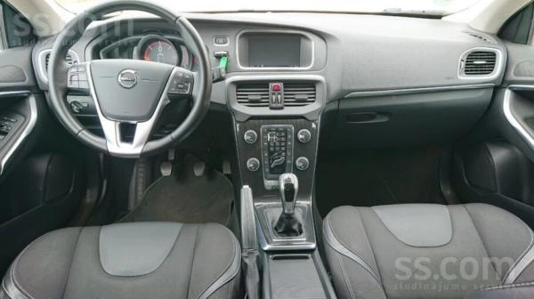 Grey Volvo V40 2017 in Riga, with an engine capacity of 2.00 L and mileage of 235 thousand km for 9950 €, photo 9 on AUTOMOTO.COM.LV