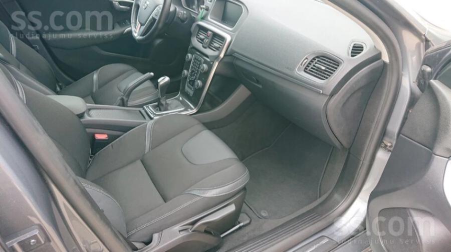 Pelēks Volvo V40 2017 Rīga, ar dzinēja tilpumu 2.00 L un nobraukumu 235 tūkst. km par 9950 €, foto 11 vietnē AUTOMOTO.COM.LV