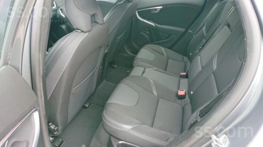 Pelēks Volvo V40 2017 Rīga, ar dzinēja tilpumu 2.00 L un nobraukumu 235 tūkst. km par 9950 €, foto 15 vietnē AUTOMOTO.COM.LV