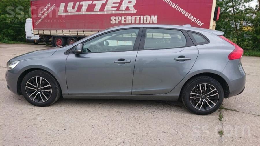Pelēks Volvo V40 2017 Rīga, ar dzinēja tilpumu 2.00 L un nobraukumu 235 tūkst. km par 9950 €, foto 16 vietnē AUTOMOTO.COM.LV