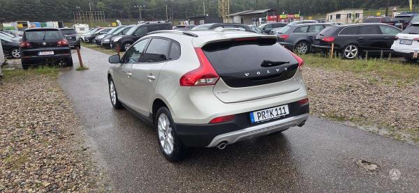 Grey Volvo V40 2017 in Vilnius, with an engine capacity of 2.00 L and mileage of 260 thousand km for 9900 €, photo 6 on AUTOMOTO.COM.LV
