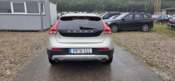 Grey Volvo V40 2017 in Vilnius, with an engine capacity of 2.00 L and mileage of 260 thousand km for 9900 €, photo 8 on AUTOMOTO.COM.LV
