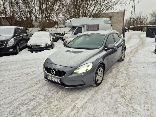 Pelēks Volvo V40 2018 Rīga, ar dzinēja tilpumu 2.00 L un nobraukumu 246 tūkst. km par 10990 €, foto 4 vietnē AUTOMOTO.COM.LV