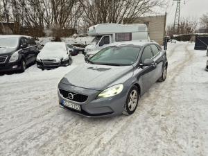 Pelēks Volvo V40 2018 Rīga, ar dzinēja tilpumu 2.00 L un nobraukumu 246 tūkst. km par 10990 €, foto 4 vietnē AUTOMOTO.COM.LV