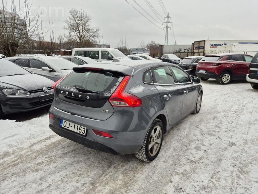 Pelēks Volvo V40 2018 Rīga, ar dzinēja tilpumu 2.00 L un nobraukumu 246 tūkst. km par 10990 €, foto 6 vietnē AUTOMOTO.COM.LV