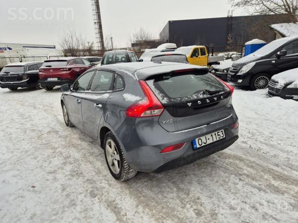 Pelēks Volvo V40 2018 Rīga, ar dzinēja tilpumu 2.00 L un nobraukumu 246 tūkst. km par 10990 €, foto 8 vietnē AUTOMOTO.COM.LV
