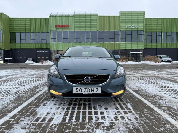 Volvo V40 2012 in Vilnius, with an engine capacity of 1.56 L and mileage of 281 thousand km for 5250 €, photo 3 on AUTOMOTO.COM.LV