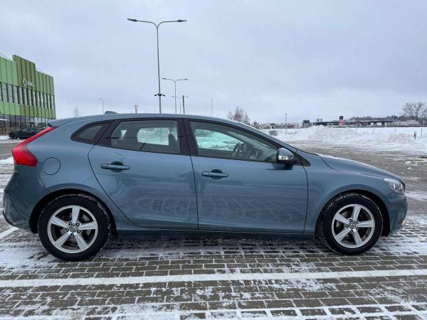 Volvo V40 2012 in Vilnius, with an engine capacity of 1.56 L and mileage of 281 thousand km for 5250 €, photo 5 on AUTOMOTO.COM.LV