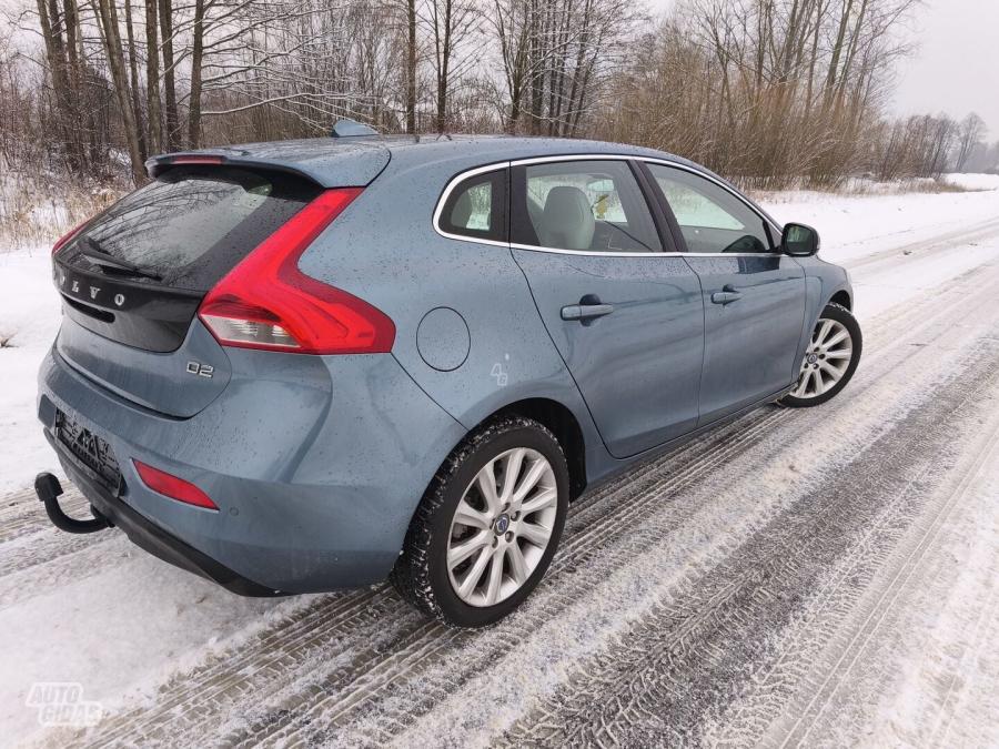 Volvo V40 2012 in Vilnius, with an engine capacity of 1.60 L and mileage of 282 thousand km for 5000 €, photo 2 on AUTOMOTO.COM.LV