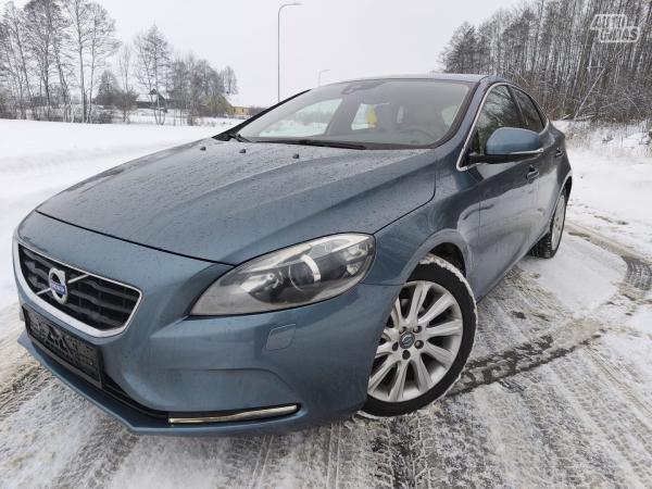 Volvo V40 2012 in Vilnius, with an engine capacity of 1.60 L and mileage of 282 thousand km for 5000 €, photo 3 on AUTOMOTO.COM.LV