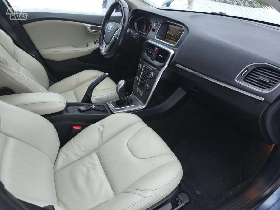Volvo V40 2012 in Vilnius, with an engine capacity of 1.60 L and mileage of 282 thousand km for 5000 €, photo 8 on AUTOMOTO.COM.LV