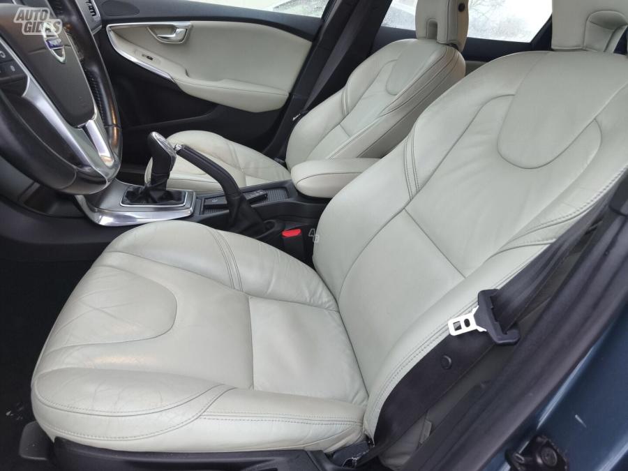 Volvo V40 2012 in Vilnius, with an engine capacity of 1.60 L and mileage of 282 thousand km for 5000 €, photo 10 on AUTOMOTO.COM.LV