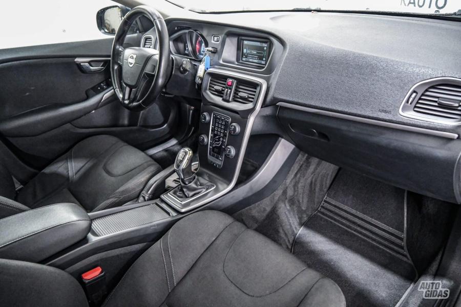 Volvo V40 2012 in Kaunas, with an engine capacity of 1.60 L and mileage of 269 thousand km for 5990 €, photo 12 on AUTOMOTO.COM.LV