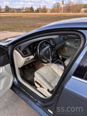 Volvo V40 2012 in Jelgava, with an engine capacity of 2.00 L and mileage of 283 thousand km for 6300 €, photo 6 on AUTOMOTO.COM.LV