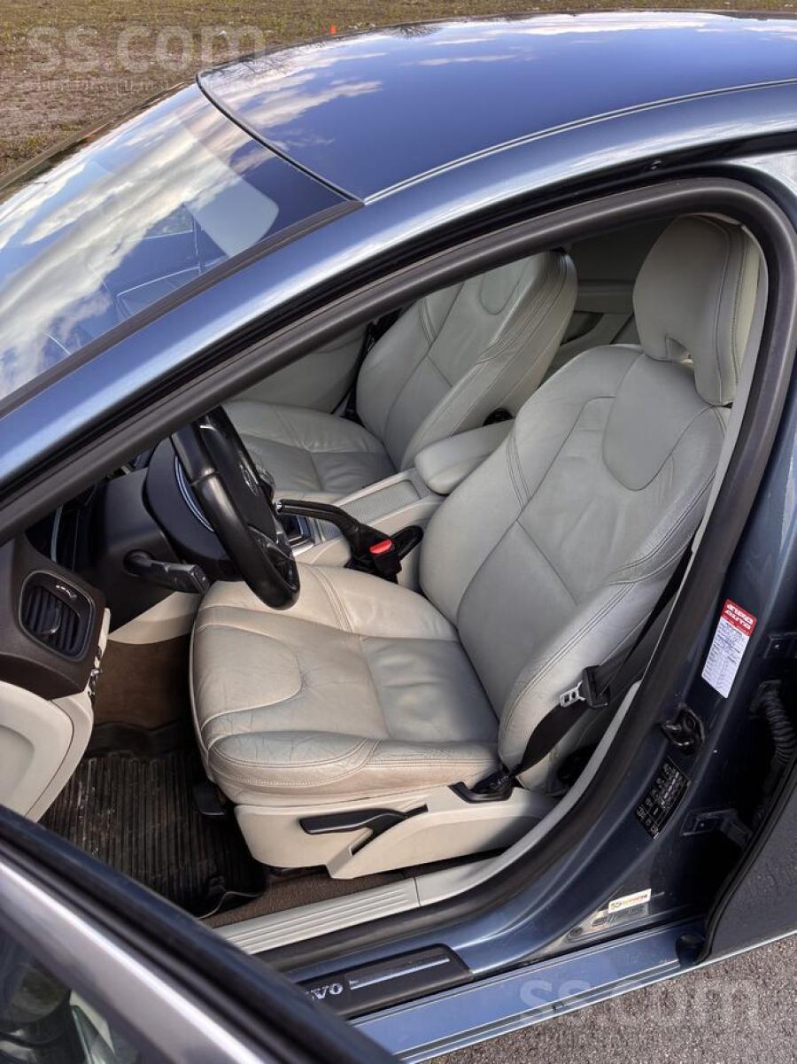 Volvo V40 2012 in Jelgava, with an engine capacity of 2.00 L and mileage of 283 thousand km for 6300 €, photo 7 on AUTOMOTO.COM.LV